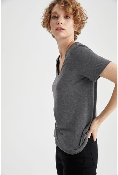 DeFacto Regular Fit V Yaka Basic Kısa Kollu Tişört K5057AZ21SP DeFacto Regular Fit V Yaka Basic Kısa Kollu Tişört K5057AZ21SP
