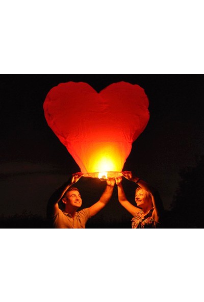 Toptancı Kapında Kalp Şeklinde Dilek Feneri Toptancı Kapında Kalp Şeklinde Dilek Feneri