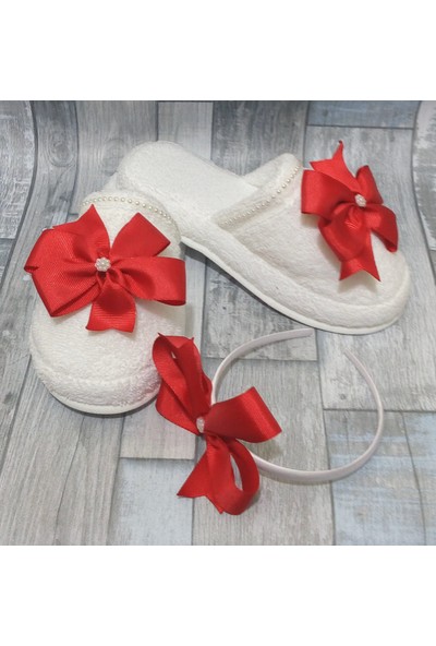 Azebu İnci Fiyonklu Lohusa Terlik ve Taç Seti Kırmızı Azebu İnci Fiyonklu Lohusa Terlik ve Taç Seti Kırmızı