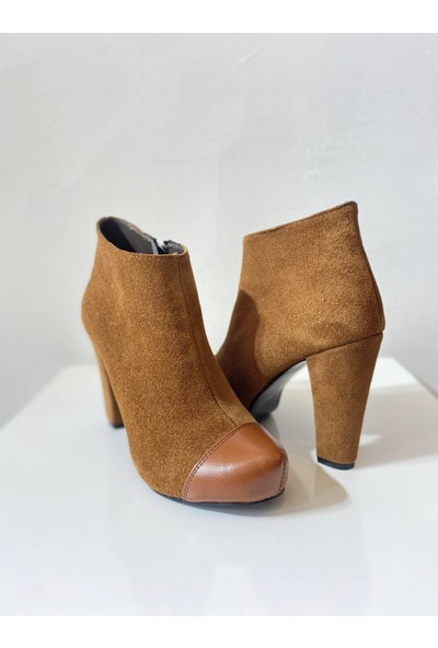 Gecce Topuklu Burnu Deri Detaylı Süet Bot