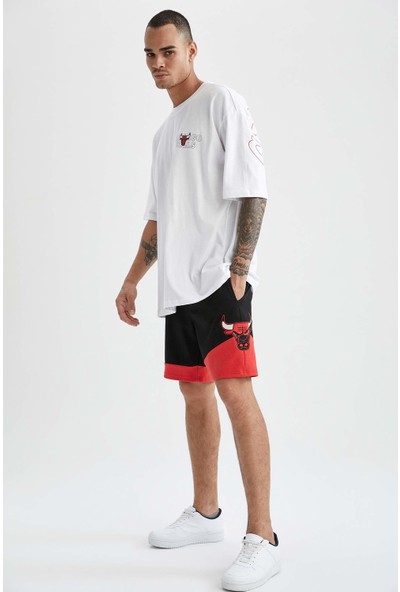 DeFacto NBA Chicago Bulls Lisanslı Regular Fit Şort R0535AZ21HS DeFacto NBA Chicago Bulls Lisanslı Regular Fit Şort R0535AZ21HS