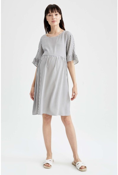 DeFacto Çizgili Volan Detaylı Kısa Kollu Hamile Elbisesi U7498Az21Sm DeFacto Çizgili Volan Detaylı Kısa Kollu Hamile Elbisesi U7498Az21Sm