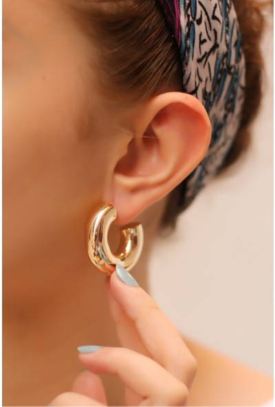 Buka Jewellery Kadın Altın Rengi Orta Boy Kalın Titanyum Halka Küpe Buka Jewellery Kadın Altın Rengi Orta Boy Kalın Titanyum Halka Küpe