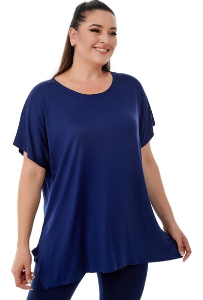 Siyezen Büyük Beden Lacivert Salaş Bisiklet Yaka Basic T-Shirt Siyezen Büyük Beden Lacivert Salaş Bisiklet Yaka Basic T-Shirt