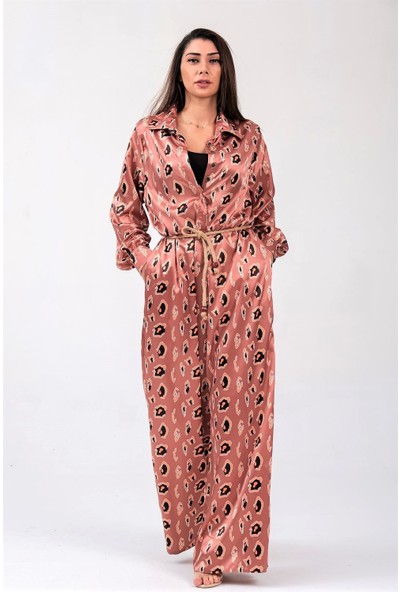 Keyifli Moda Kadın Kahverengi Desenli Gömlek Yaka Önden Düğmeli Hasır Kemerli Bol Paça Saten Tulum Keyifli Moda Kadın Kahverengi Desenli Gömlek Yaka Önden Düğmeli Hasır Kemerli Bol Paça Saten Tulum