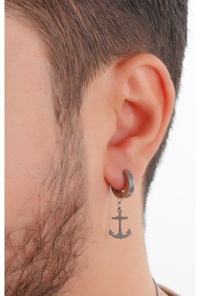 Madame Concept Çapa Figürlü Gümüş Renk Çelik Halka Erkek Küpe Madame Concept Çapa Figürlü Gümüş Renk Çelik Halka Erkek Küpe