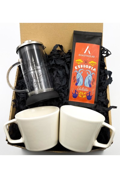 VegaGiftShop Coffee/tea Time French Press & 2'li Beyaz Kupa & A Roastling Lab Filtre Kahve Hediye Seti VegaGiftShop Coffee/tea Time French Press & 2'li Beyaz Kupa & A Roastling Lab Filtre Kahve Hediye Seti