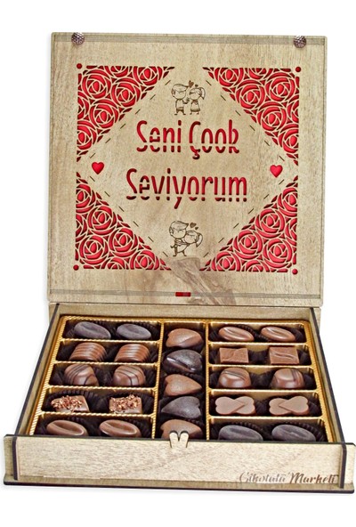 Çikolata Marketi Seni Çok Seviyorum Yazılı, Gül ve Sevgili Figürlü Ahşap Kutulu Sevgiliye Çikolata