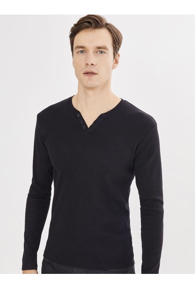 Xint Patlı Yaka Pamuklu Tişört Xint Patlı Yaka Pamuklu Tişört