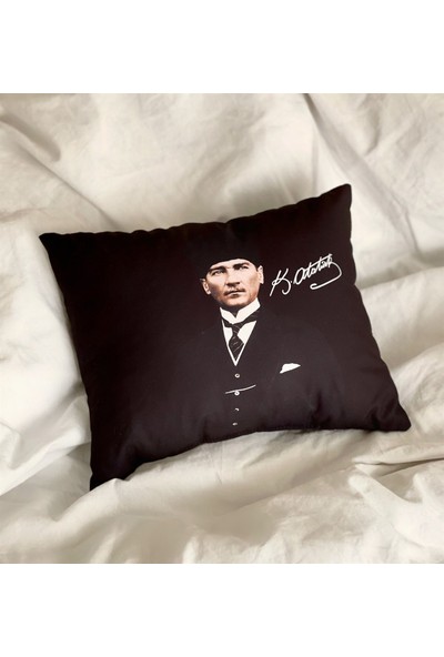 Giftmoda Atatürk Tasarımlı Yastık Giftmoda Atatürk Tasarımlı Yastık