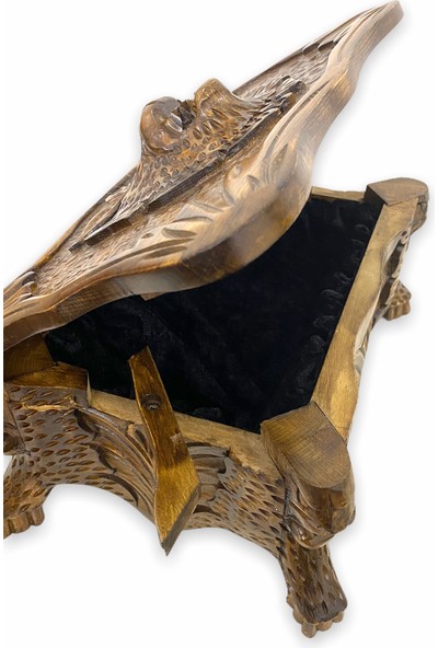 Maraş Oyma Siyah Döşemeli Aslan Figürlü Kahramanmaraş Oyma Sandık Sanatı Mücevher Saat Tespih Sandığı Maraş Oyma Siyah Döşemeli Aslan Figürlü Kahramanmaraş Oyma Sandık Sanatı Mücevher Saat Tespih Sandığı