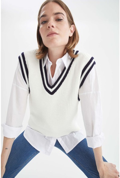 Defacto Şerit Detaylı V Yaka Oversize Fit Triko Süveter U8133AZ21AU