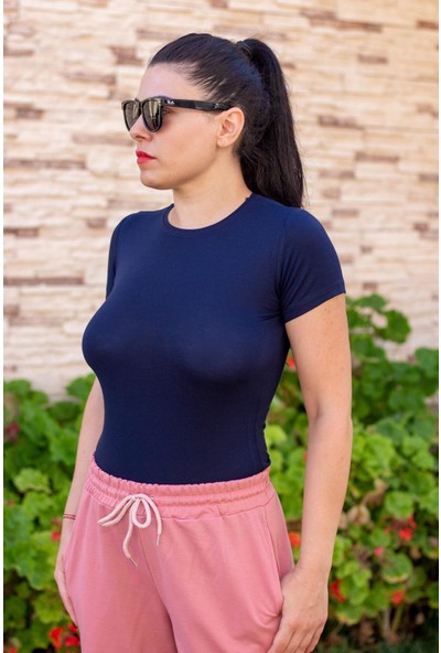 Azıcık Akıllı Kadın Lacivert Kısa Kollu Pamuk Bisiklet Yaka Ince Body Tişört 21KBDYKYUV Azıcık Akıllı Kadın Lacivert Kısa Kollu Pamuk Bisiklet Yaka Ince Body Tişört 21KBDYKYUV