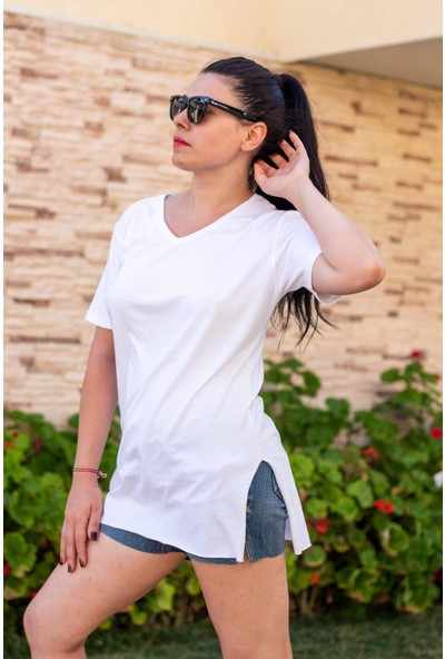 Azıcık Akıllı Kadın Beyaz Kısa Kollu V Yaka Yırtmaçlı Ince Tunik Tişört 21KTNKYIRT Azıcık Akıllı Kadın Beyaz Kısa Kollu V Yaka Yırtmaçlı Ince Tunik Tişört 21KTNKYIRT