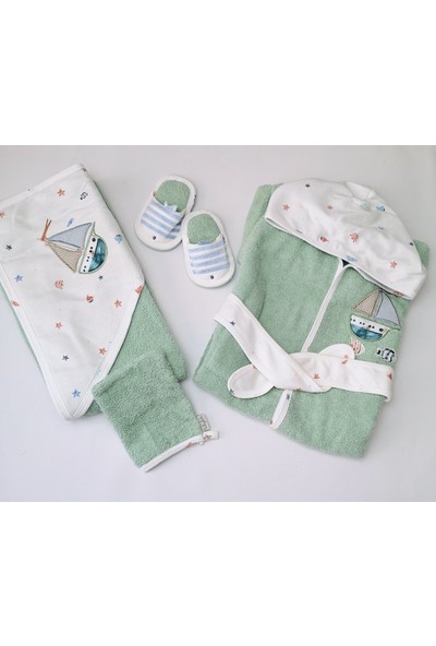 Babydola Yelken Işlemeli Erkek Bebek 4 Parça Bornoz Set Babydola Yelken Işlemeli Erkek Bebek 4 Parça Bornoz Set