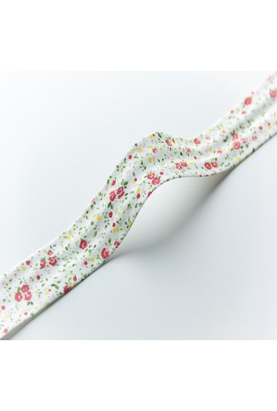 Hobizubi Desenli Koton Biye - 3 cm Kırmızı Çıtır Çiçekler - 5 Metre Hobizubi Desenli Koton Biye - 3 cm Kırmızı Çıtır Çiçekler - 5 Metre