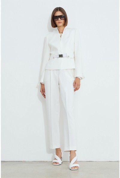 Birelin Yakasız, Kemerli Ceket