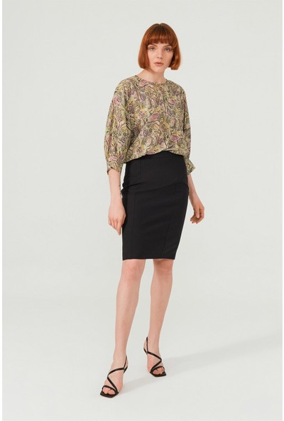 Birelin Nakış Detaylı Kalem Etek