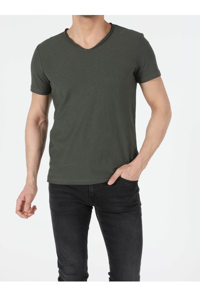 Colin's Classic Fit V Yaka Haki Erkek Kısa Kol Tişört