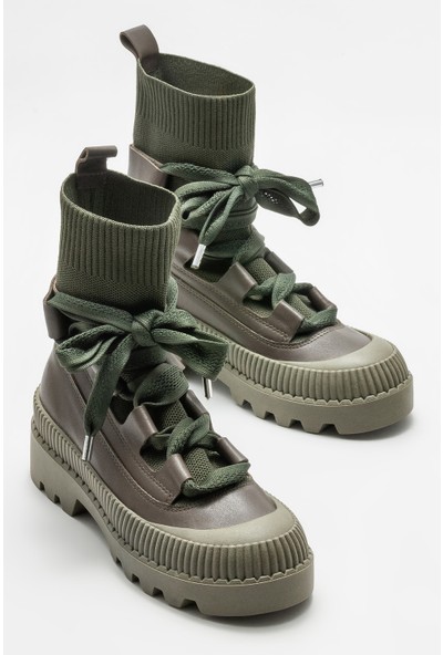 Elle Yeşil Kadın Günlük Spor Bot