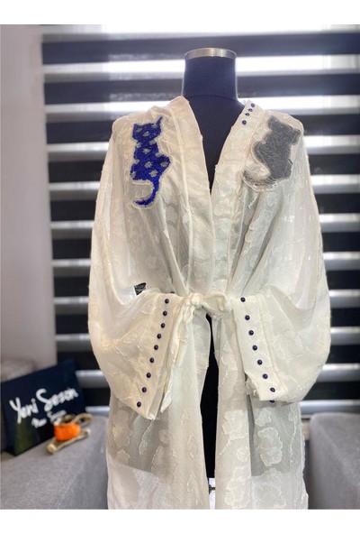 Senem Neyiş Özel Tasarım Kedili Beyaz Kuşaklı Desenli Çok Kısa Kimono