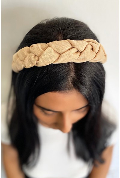 Takıştır Bej Renk Örgülü Taç