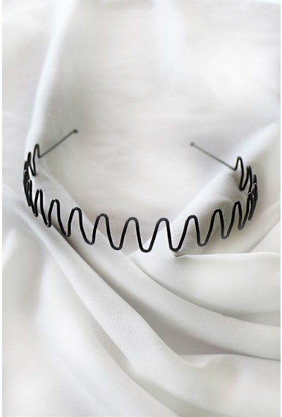 Takıştır Siyah Renk Metal Taç