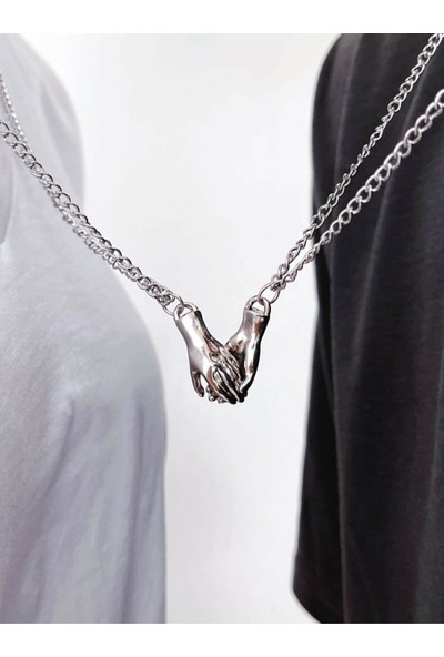 Alp Collection Gri Ikili Mıknatıslı Çift El Sevgili Metal Zincirli Kolye Takı Alp Collection Gri Ikili Mıknatıslı Çift El Sevgili Metal Zincirli Kolye Takı