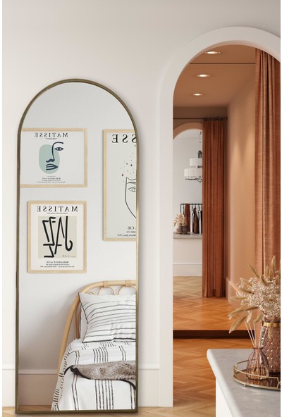 Lyn Home & Decor Gold Metal Çerçeveli Oval Ayaklı Boy Aynası 180 x 70 cm