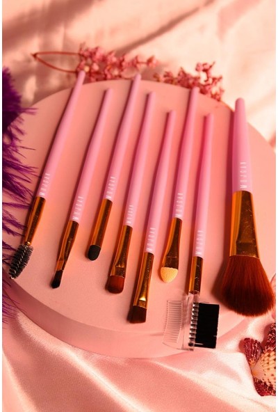 Mujgan Kutulu 8'li Lila Fırça Seti Mujgan Kutulu 8'li Lila Fırça Seti