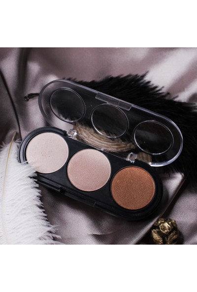 Mujgan 3'lü Aydınlatıcı Paleti Mujgan 3'lü Aydınlatıcı Paleti