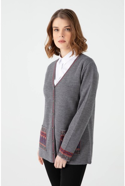 Desen Triko Kadın Eteği ve Kol Ucu Jakarlı Bordür Sıfır Yaka Ceket Koyu Füme Desen Triko Kadın Eteği ve Kol Ucu Jakarlı Bordür Sıfır Yaka Ceket Koyu Füme