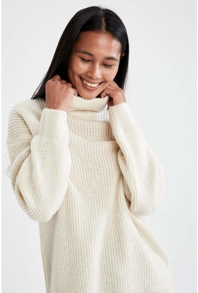 Defacto Balıkçı Yaka Oversize Fit Triko Tunik J2247AZ21WN