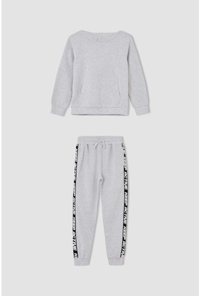 Defacto Erkek Çocuk Renk Bloklu Sweatshirt Ve jogger Eşofman Altı Takımı V0807A621AU Defacto Erkek Çocuk Renk Bloklu Sweatshirt Ve jogger Eşofman Altı Takımı V0807A621AU