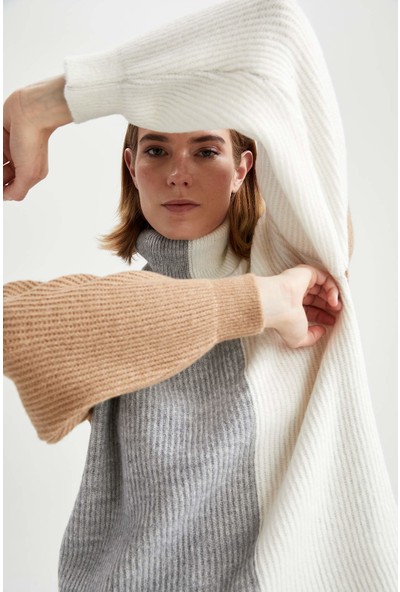 Defacto Geometrik Renk Bloklu Balıkçı Yaka Oversize Fit Ekstra Yumuşak Triko Tunik U8689AZ21CW Defacto Geometrik Renk Bloklu Balıkçı Yaka Oversize Fit Ekstra Yumuşak Triko Tunik U8689AZ21CW