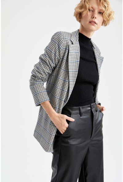 Defacto Kareli Kapaklı Cepli Oversize Fit Uzun Kollu Blazer Ceket V5268AZ21WN Defacto Kareli Kapaklı Cepli Oversize Fit Uzun Kollu Blazer Ceket V5268AZ21WN