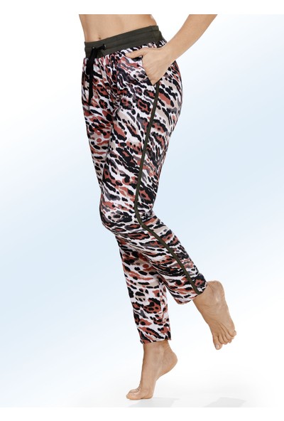 Günay Leopar Desenli Tasarıma Sahip Bayan Eşofman Altı Günay Leopar Desenli Tasarıma Sahip Bayan Eşofman Altı