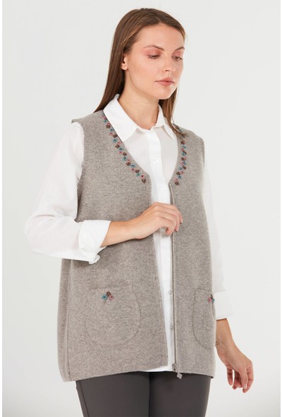 Desen Triko Kadın V Yakalı Işlemeli Fermuarlı Yün Yelek Vizon