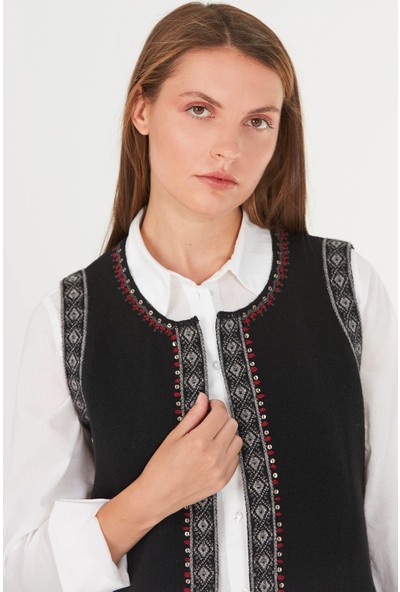 Desen Triko Kadın Sıfır Yaka Püsküllü Triko Yelek Siyah