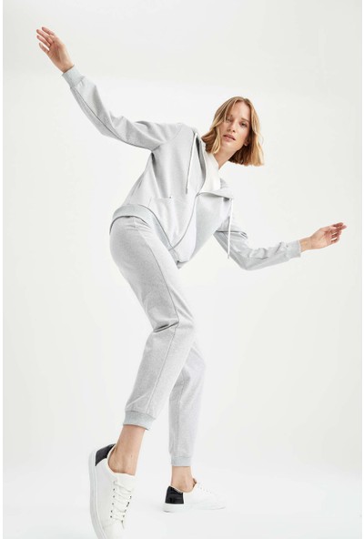 DeFacto Beli Bağcıklı Cepli Relax Fit Jogger Eşofman Alt V2698AZ21AU DeFacto Beli Bağcıklı Cepli Relax Fit Jogger Eşofman Alt V2698AZ21AU