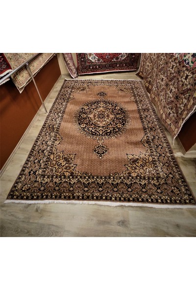 El Dokuma Uşak Madalyon Halısı