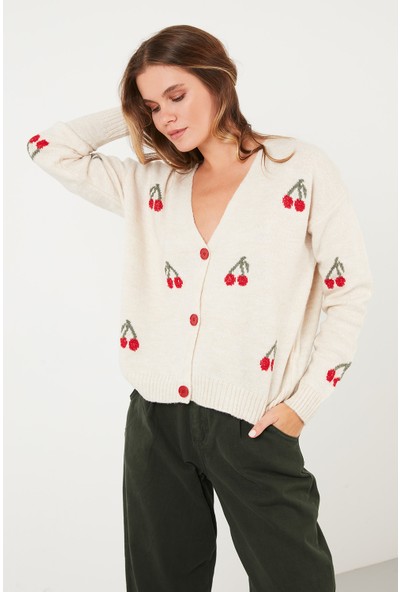 Lela Kiraz Desenli V Yaka Düğmeli Örme Hırka Kadın HIRKA 6071413