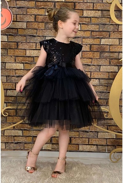 Mnk Kız Çocuk Siyah 5 Yaş Pullu Tüllü Parti Elbisesi Mnk Kız Çocuk Siyah 5 Yaş Pullu Tüllü Parti Elbisesi