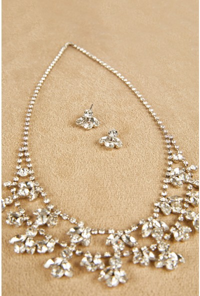 Oleg Cassini Gümüş Rengi Kristal Taşlı Abiye Kolye ve Küpe Seti