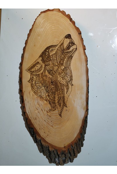 Guncesin Doğal Ağaç Dilimi Üzerine Lazer Yakma Kurt Deseni Guncesin Doğal Ağaç Dilimi Üzerine Lazer Yakma Kurt Deseni