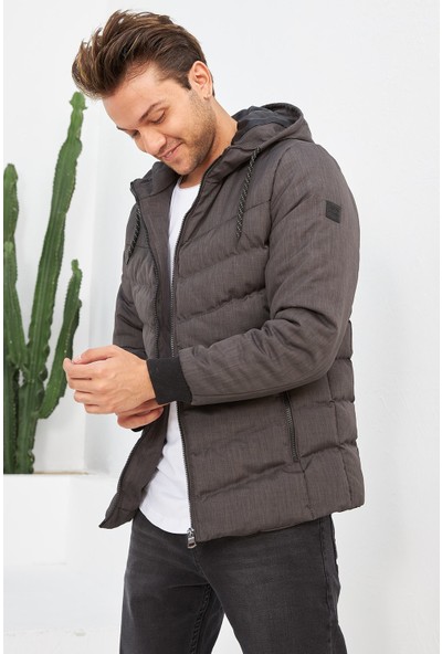 Delpino Dar Kesim Kapüşonlu Şişme Mont Delpino Dar Kesim Kapüşonlu Şişme Mont