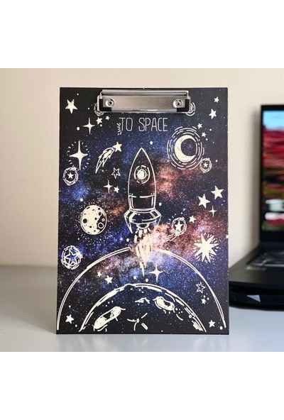 Mutlumu To Space Yazılı Roket Mottolu Sekreterlik 22 x 32 cm Mutlumu To Space Yazılı Roket Mottolu Sekreterlik 22 x 32 cm