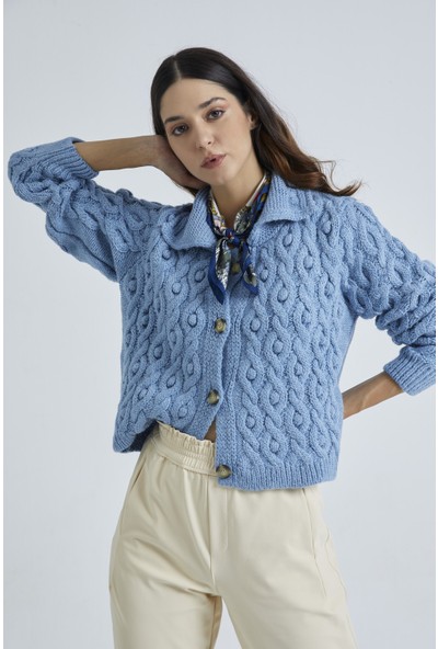 Sherin Kadın Mavi Yumuşak Dokulu Ponpon Detaylı Polo Yaka Kısa Hırka SWC4095MA