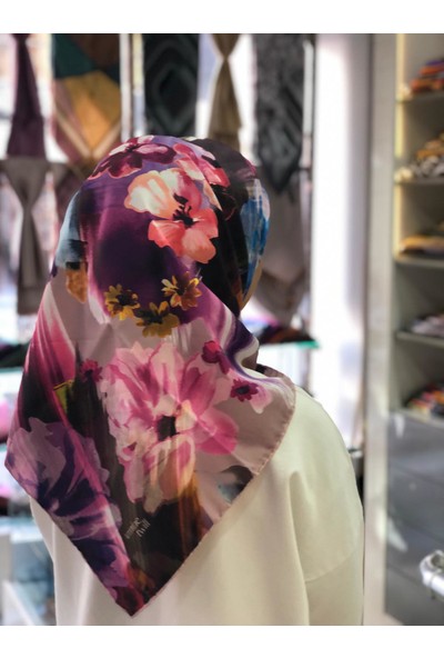 Armine Twill (Tivil) Nostalji Modern Çiçek Desen Eşarp-Pembe-Mor Armine Twill (Tivil) Nostalji Modern Çiçek Desen Eşarp-Pembe-Mor
