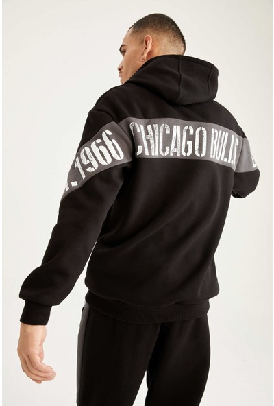 DeFacto Defacto Fit NBA Chicago Bulls Lisanslı Oversize Fit Kapüşonlu Sırt Baskılı Uzun Kollu Pamuklu Sweatshirt U9853AZ21AU DeFacto Defacto Fit NBA Chicago Bulls Lisanslı Oversize Fit Kapüşonlu Sırt Baskılı Uzun Kollu Pamuklu Sweatshirt U9853AZ21AU